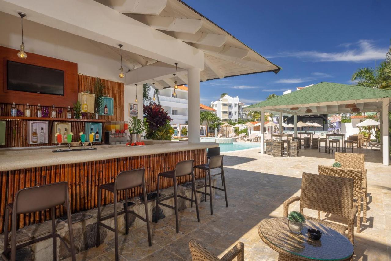 WHALA! BAVARO – Apple World Tours